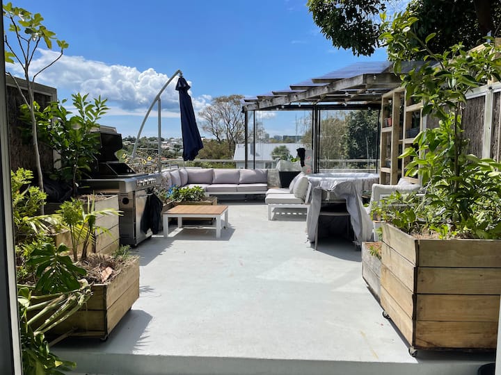 Luxury Townhouse With Aircon, Huge Balcony & Spa - Auckland
