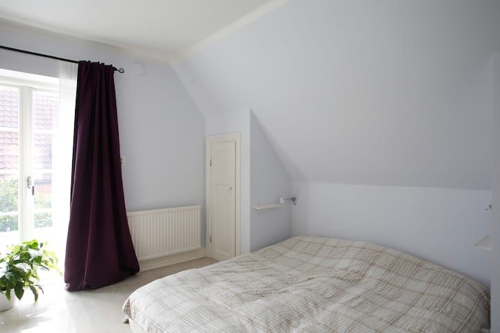 King Size Bed And Your Own Living Room And Bath - Helsingborg