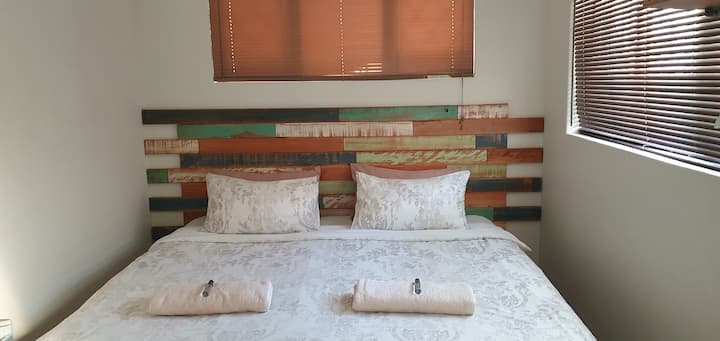 Pebbles Guest Room - Umzinto