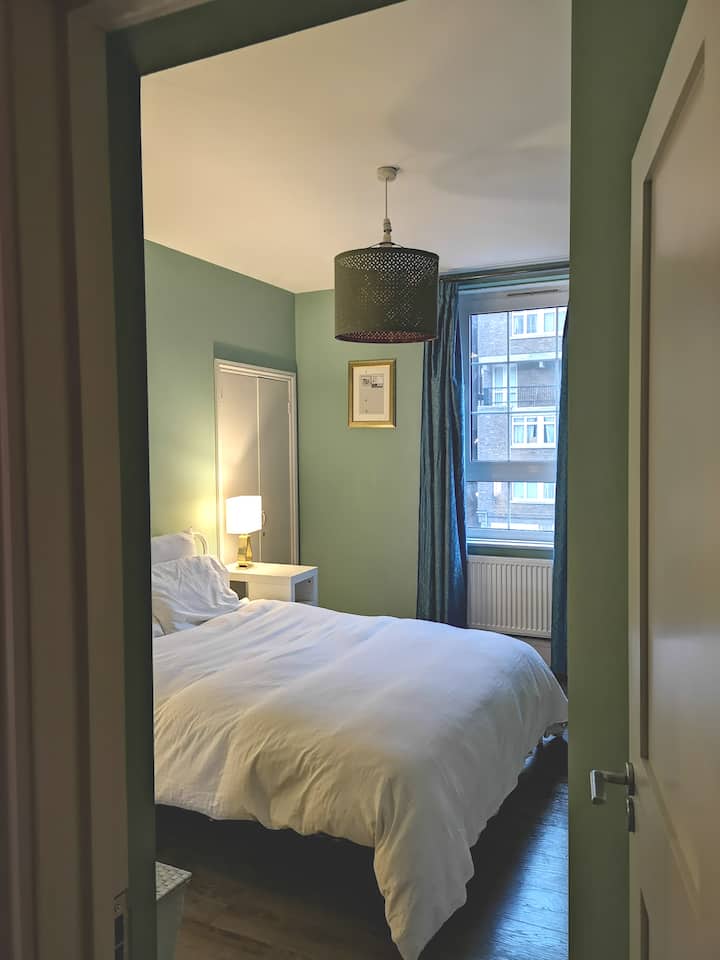 Spacious 2br Apartment • Opposite The Underground - Liverpool Street Station London