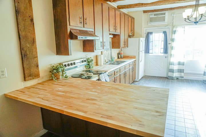 The Travelers Rest In Harpers Ferry - Walsh Family Wine, Purcellville