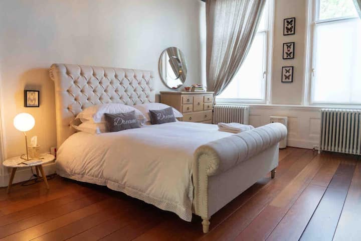 Wake Up To The River– Peaceful Luxury In Amsterdam - Amsterdam