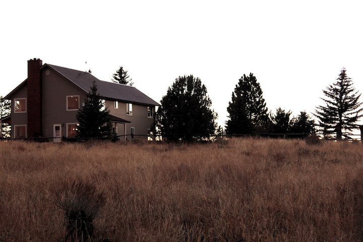 Lake House Lodgings With A View Of The Tetons - Ashton, ID