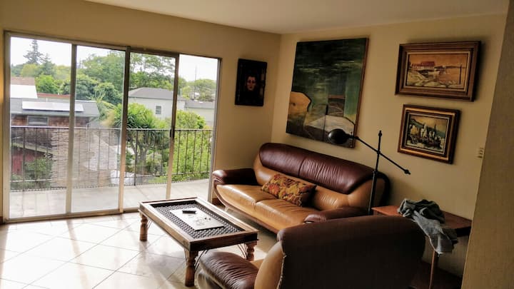 Penthouse N. Berkeley Apt Near Campus And Bart #10 - El Cerrito, CA