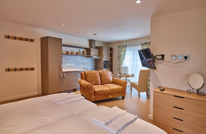 Topaz One Bedroom Self Contained Studio Apartment - East Neuk