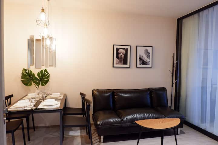 Infinity Pool, Luxury Apartment, Full Appliances, Bustling Business District, Mobile Wi-fi, Cozy And Homely, Near Bts Ekkamai #160 - Bangkok