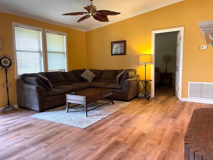 Vacation House 3 Miles To Beaches! - Navarre, FL
