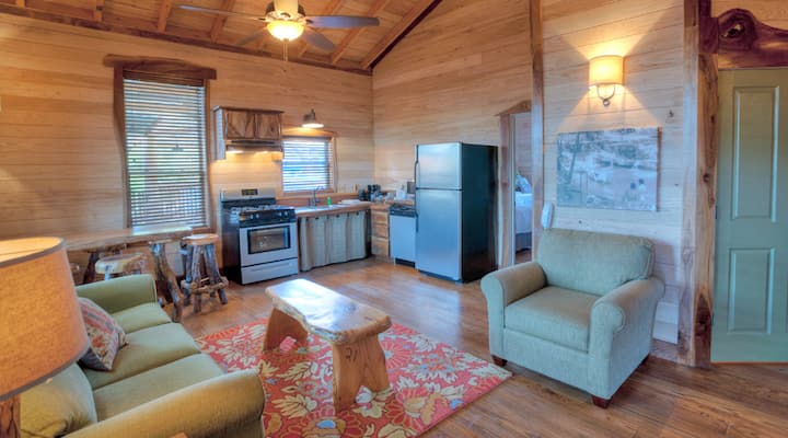 Two Bedroom Treehaus Luxury Suite - New Braunfels, TX