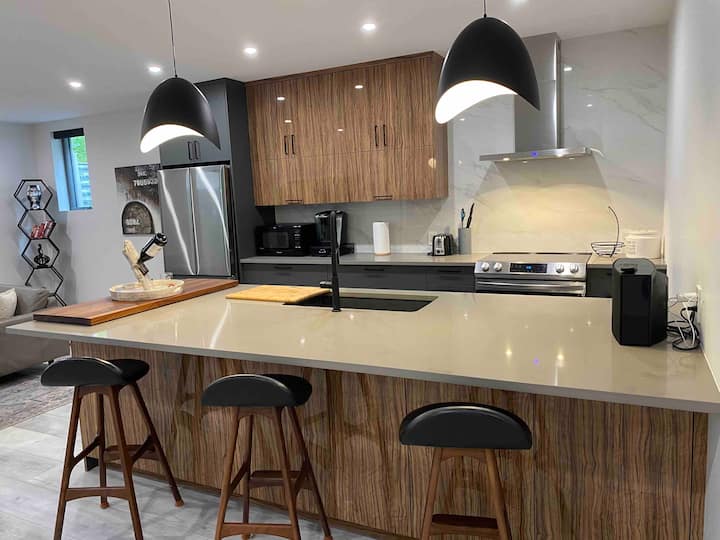 Modern 2- Bedroom Suite In The Heart ♥️ Of Westboro - Ottawa