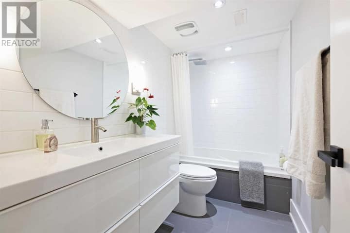 Cozy Apartment - 20min Downtown W/ Patio - Toronto