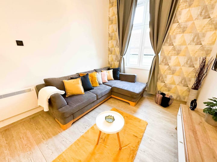 Downtown's Hidden Gem Apartment Next To Gozsdu - Boedapest