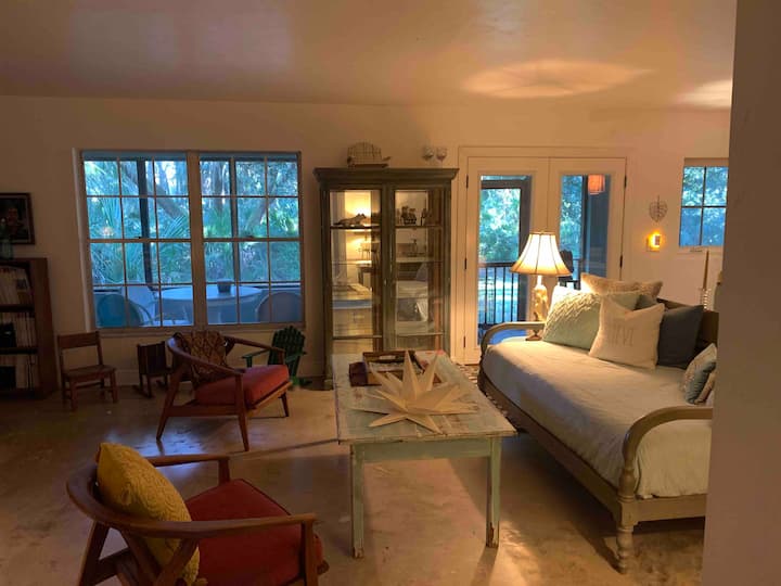 In The Live Oaks Master Suite W/ Private Bath - Titusville, FL