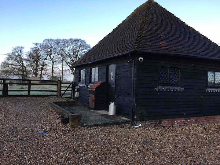 The Dairy - Beautiful 300 Yr Farm Dairy - イギリス ホーシャム
