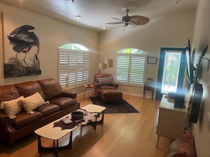 Escondido Boutique Bungalow In Crystal Beach - Dunedin, FL