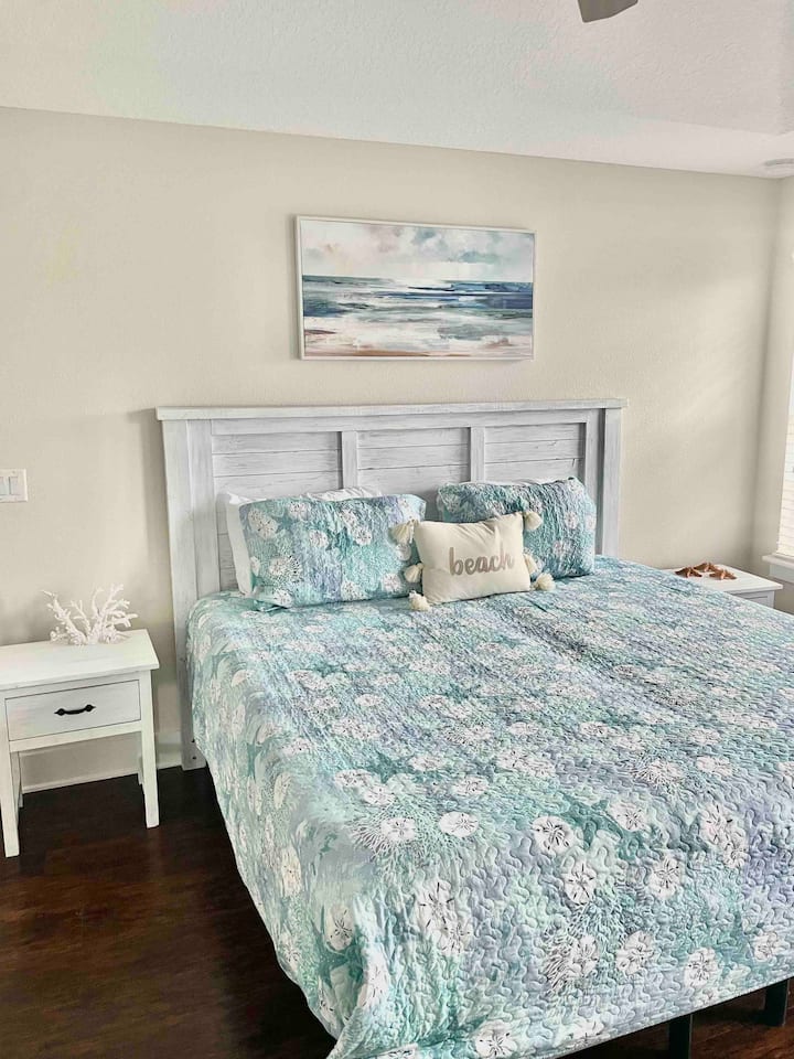 2 Beach Homes | Groups & Pets | Easy Stadium Drive - Jacksonville, FL