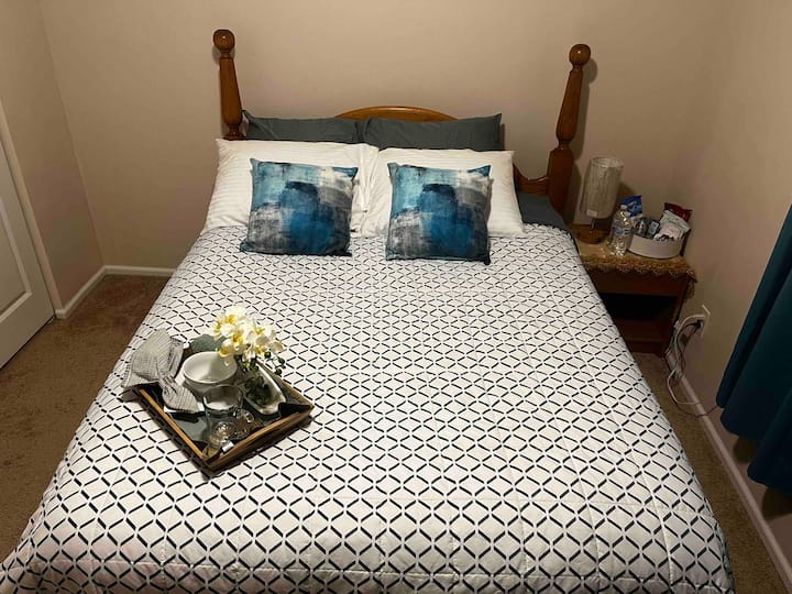 Quiet & Cozy Getaway 1 - Tacoma, WA