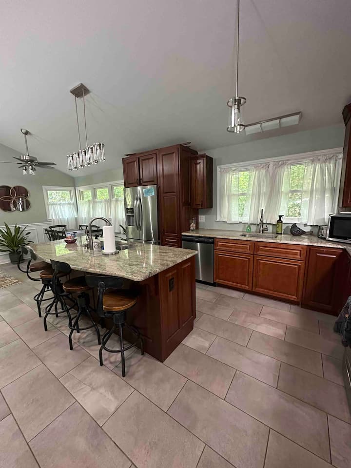 University Breeze 2 Wedding Large 2 Bed 2 Bath - Carrboro, NC