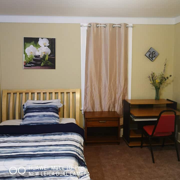 City Neartrainstation Full  Size Bed R303 - Lancaster, PA