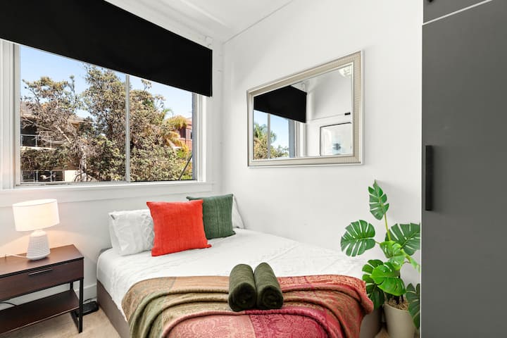 Slick & Modern 1 Bedroom In The Heart Of Bondi - Australia