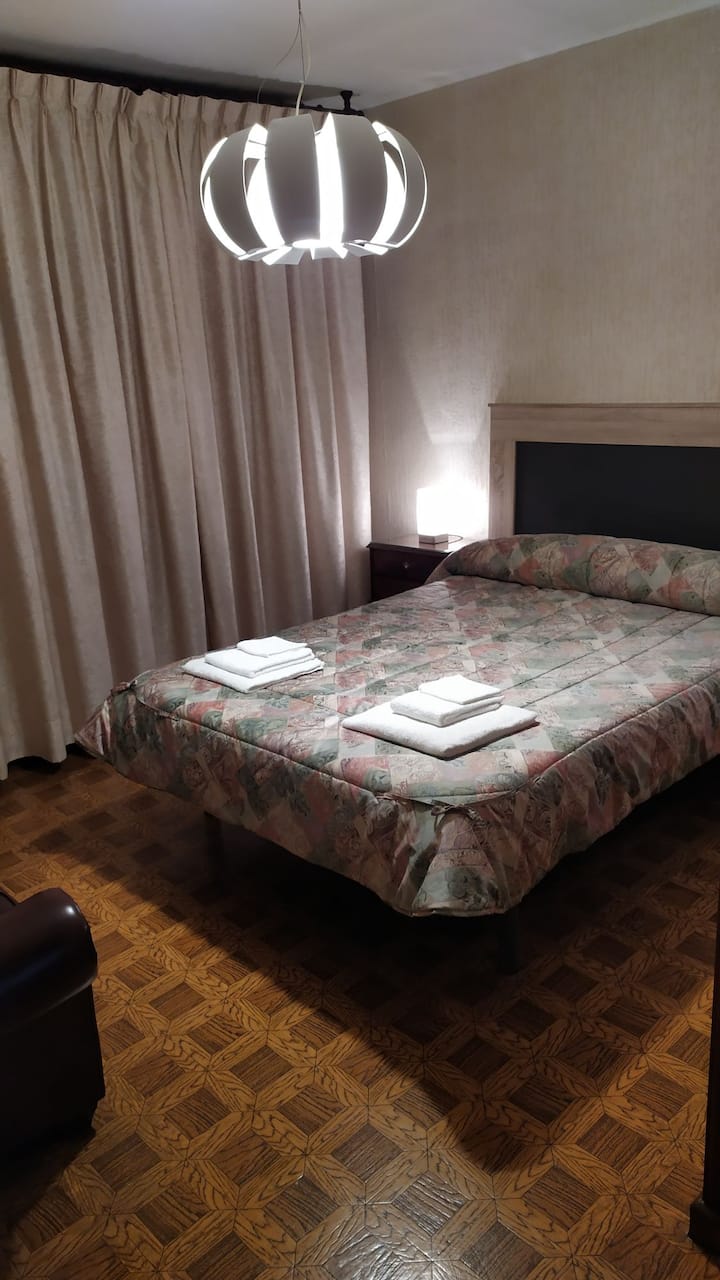 Habitacion Centro Ciudad, Cama Matrimonial - Langreo
