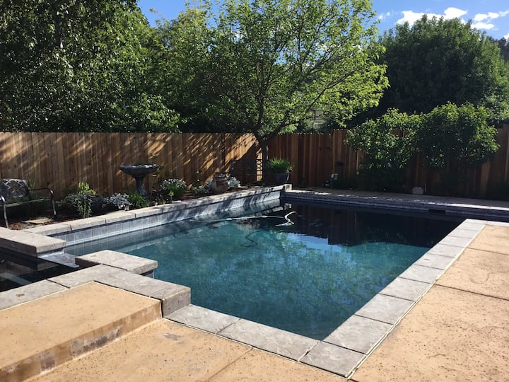 Quiet Neighborhood 3 Br W/ Pool - Grants Pass, OR