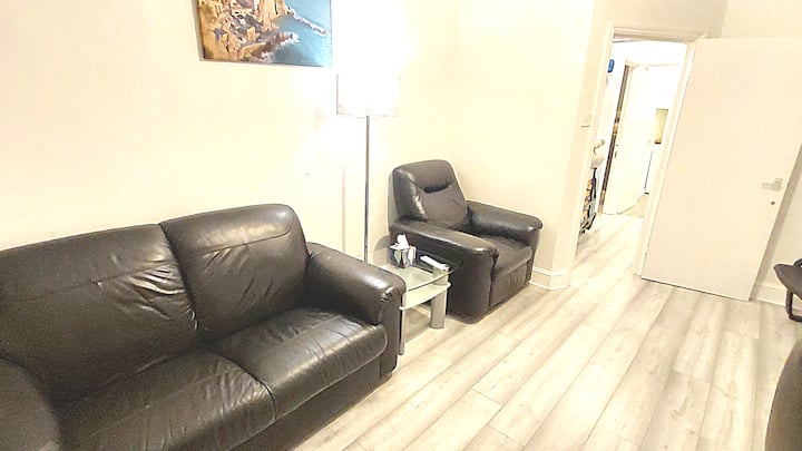 Bright Apartment By River Thames With Parking - Surbiton