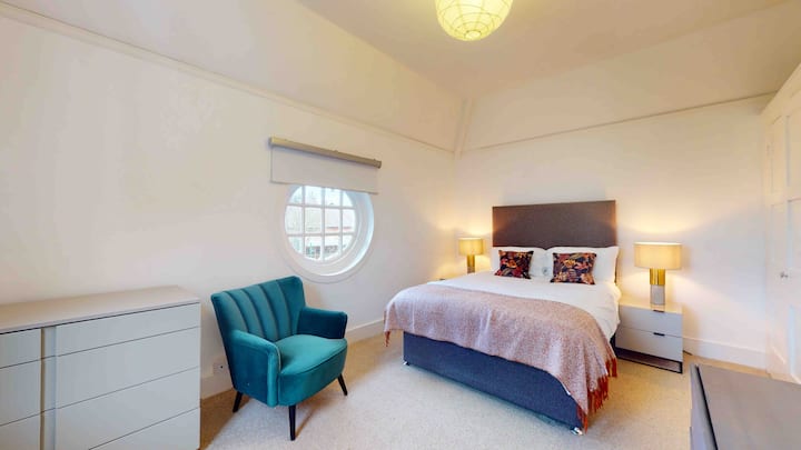 Luxury Double W/shower And Toilet At The Vicarage - London