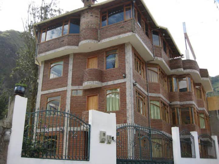 Hostal En La Zona Residencial De Baños Colibrí 2 - Banos