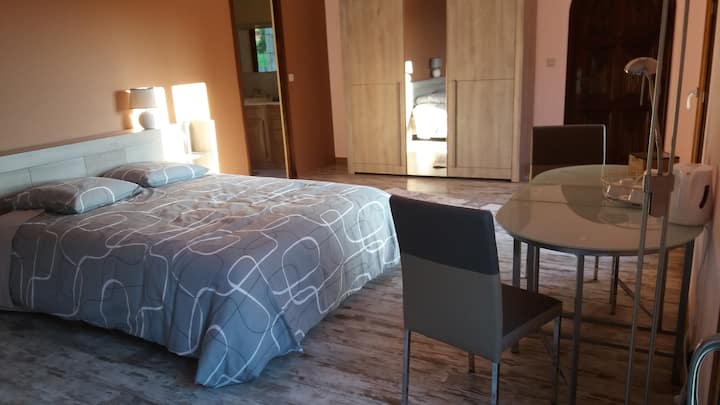 Le Logis La Ravenne, Chambre Meunier - Épernay