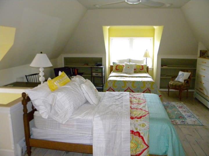 Private Suite/bathroom In Century Home - Cleveland, OH