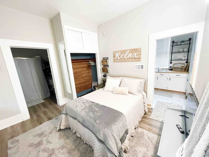 Studio C ~ Short Term Rental/5 Mins To Hospital - Eureka, CA