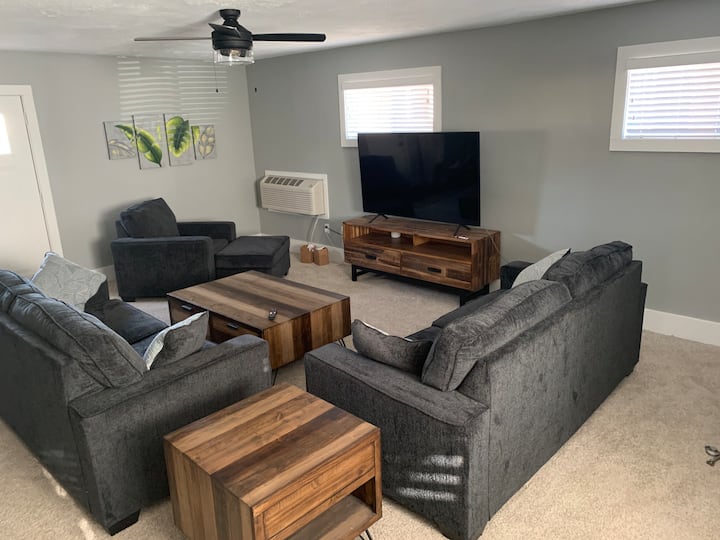 Hudson House | Creative, Classic, Comfort - Iowa