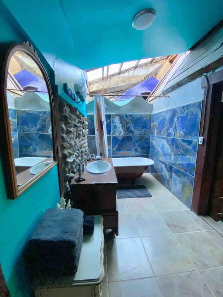 Artistic Topanga Mermaid Suite + Trails & Creeks - Topanga Canyon, CA
