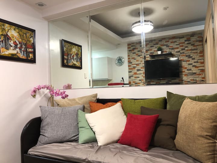 Staycation @ Trees Residences W/ Wifi & Netflix - Quezon City