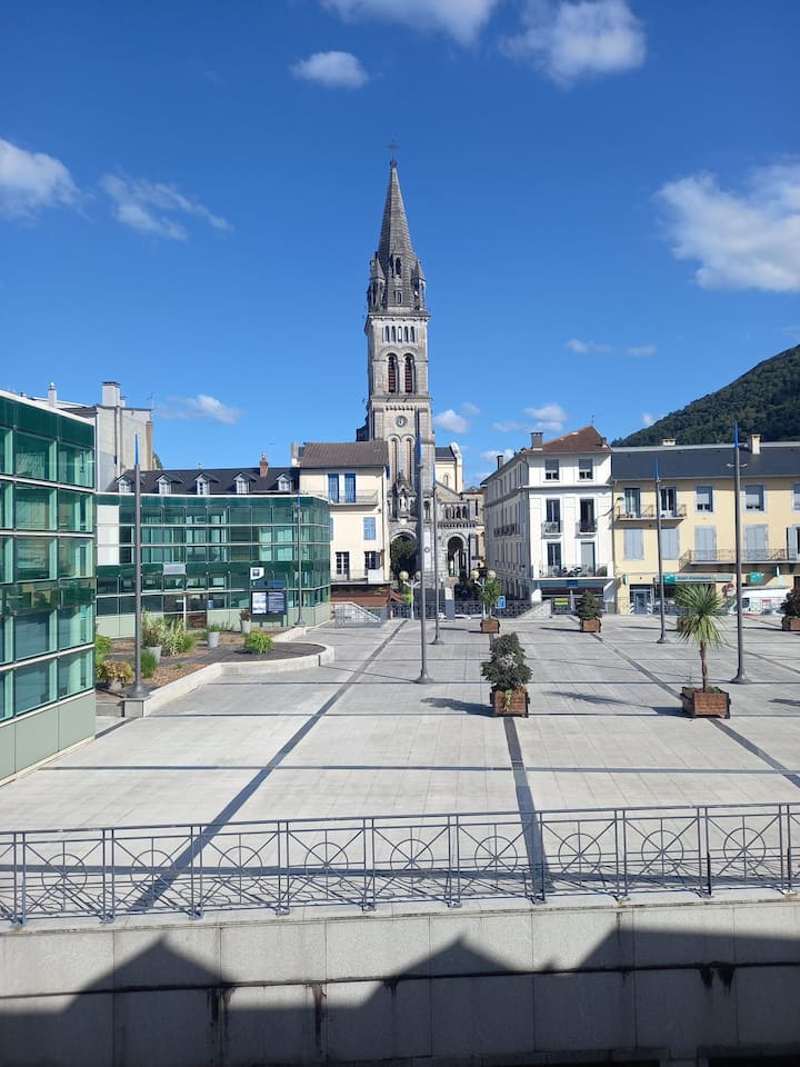 T3#hypercentre#vue Eglise Paroissiale# 2 Chambres - Lourdes