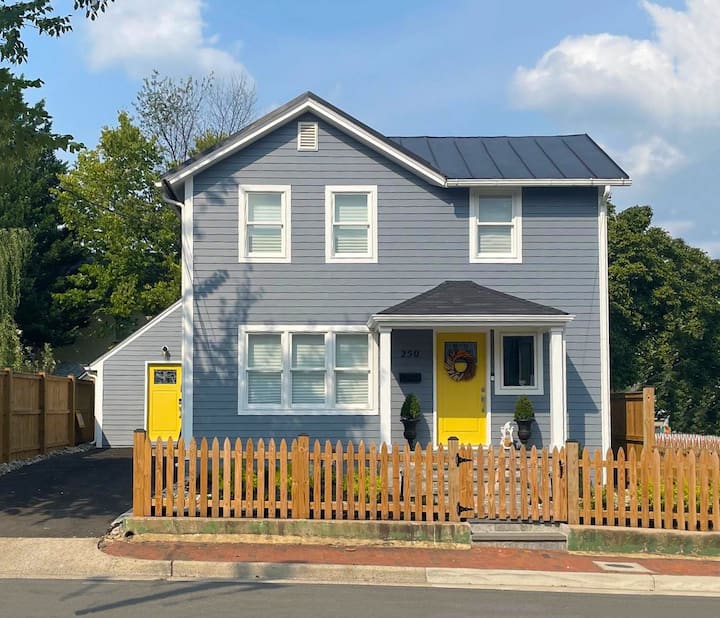 New!  Casa Bella In Historic Downtown Leesburg! - Leesburg, VA