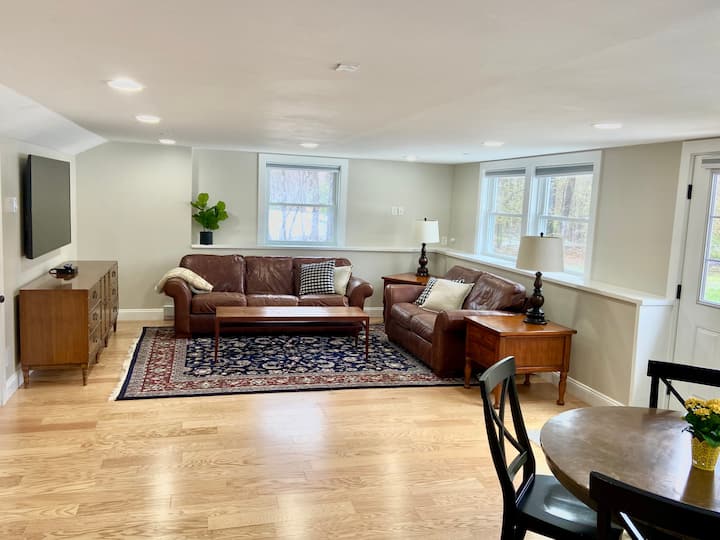 Large Private & Clean Apartment - Boston Marathon
