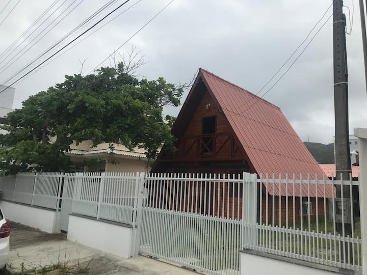 Casa Com Churrasqueira A 50 Metros Do Mar! - Governador Celso Ramos