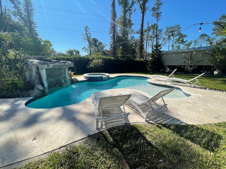 Spacious 5br Oasis With Pool & Hot Tub - Tampa, FL