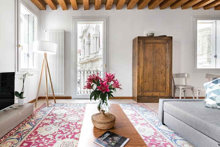 Iconic Basilica Views In The Heart Of Vicenza - Vicenza