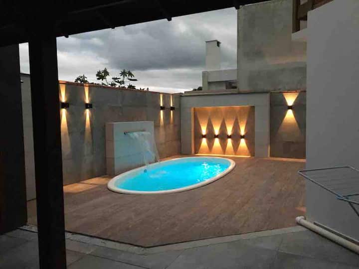 Casa Em Bombinhas Piscina Aquecida Dia E Noite - Pôrto Belo