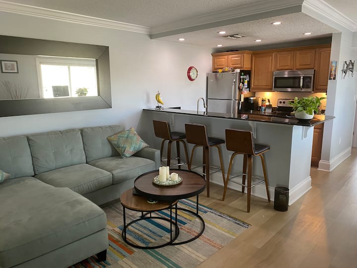 Treasure Island Beach Condo | Waterfront Pool - Treasure Island, FL