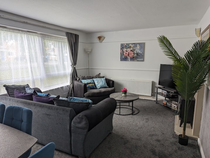 Superb 3 Bedroom Flat In Stafford - 스태퍼드