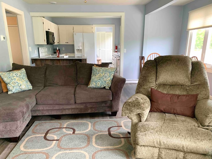 Family Getaway With Fire Pit + Backyard - Leland, MI