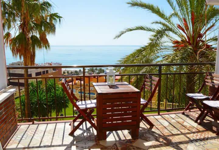 Vistas Al Mar En El Centro De Torremolinos - Torremolinos