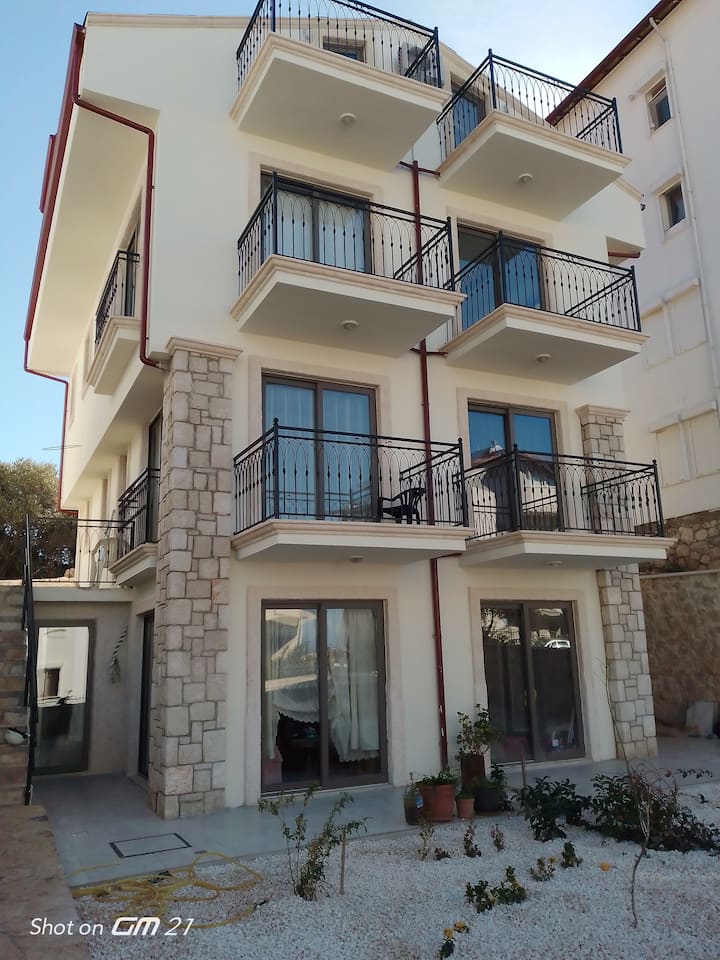 Huzurlu Ve üCretsiz Otopark - Kaş