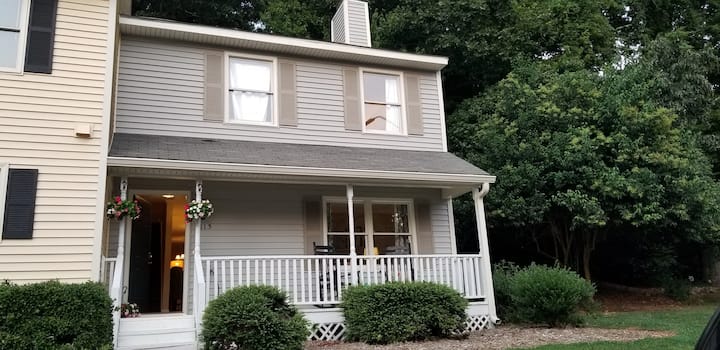 Charming Ncsu Centennial Area On Busline! - Raleigh, NC