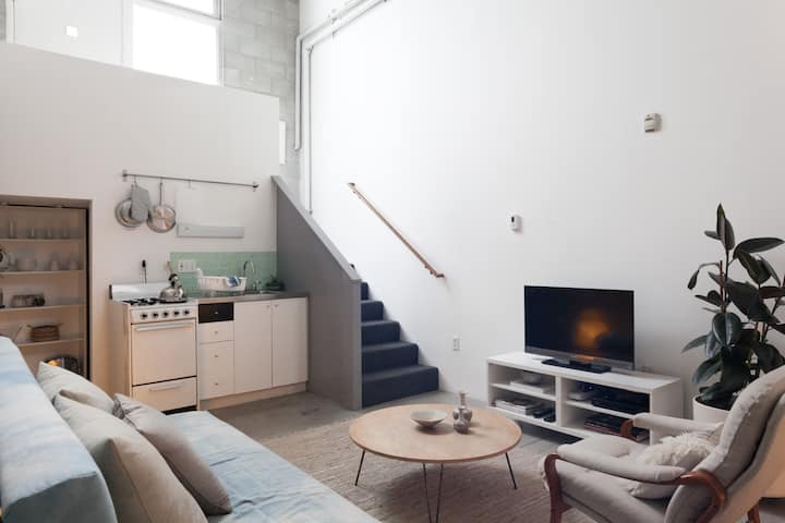 Good Vibe (Little Italy Loft, Free Parking) - San Diego Airport (SAN)