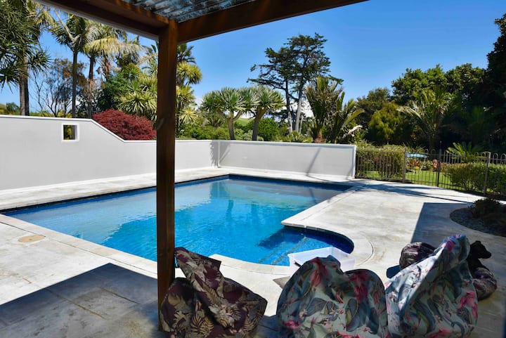 The Boardroom Chalet - Gisborne