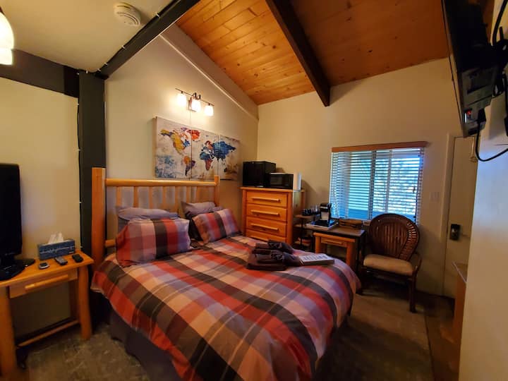 Private Cozy Studio Lock Off In Skiers Paradise! - Silverthorne, CO
